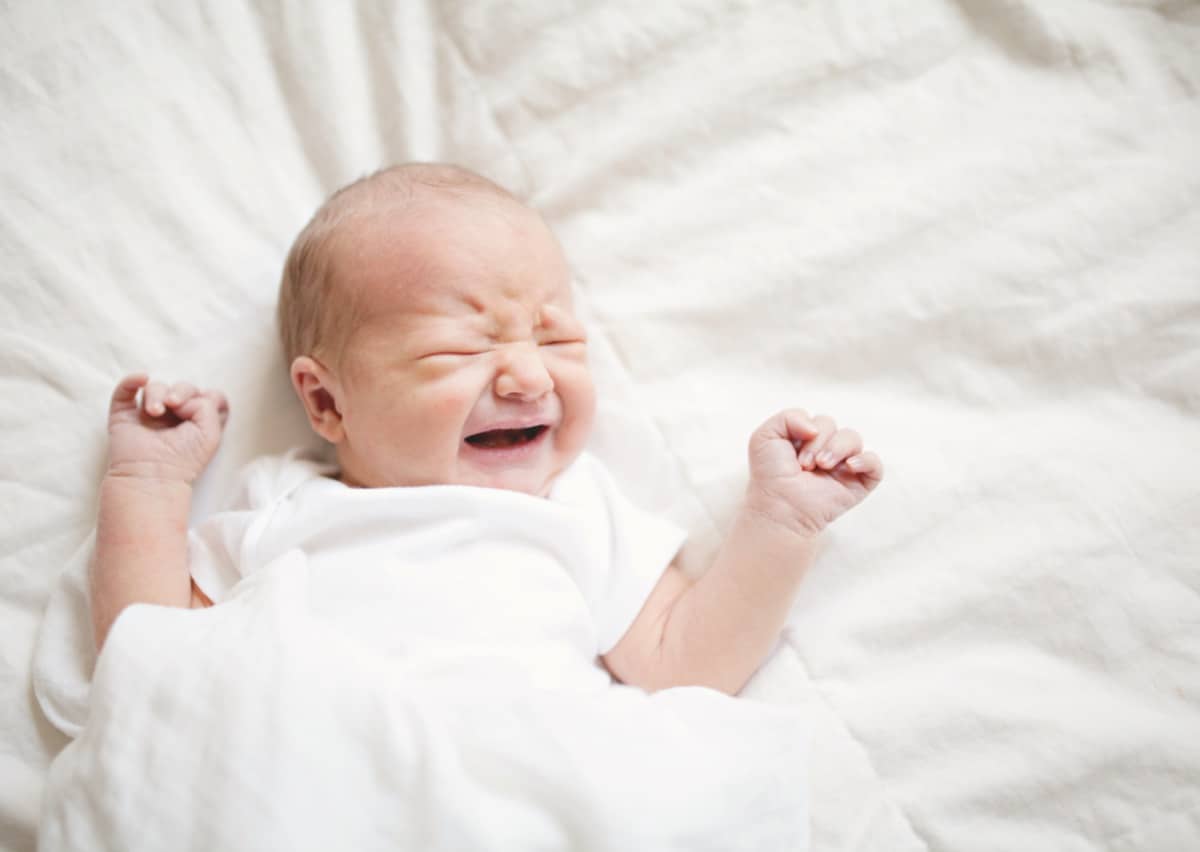10 Fussy Baby Tips And Deal With The Crying All Day | Lifting Motherhood